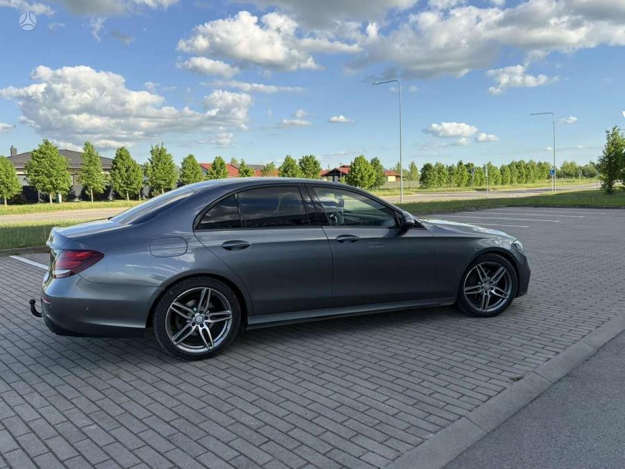 Pelēks Mercedes-Benz E 220 2016 Panevēža, ar dzinēja tilpumu 1.95 L un nobraukumu 418 tūkst. km par 14300 €, foto 6 vietnē AUTOMOTO.COM.LV