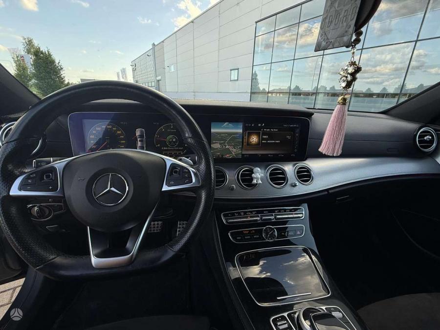 Pelēks Mercedes-Benz E 220 2016 Panevēža, ar dzinēja tilpumu 1.95 L un nobraukumu 418 tūkst. km par 14300 €, foto 9 vietnē AUTOMOTO.COM.LV