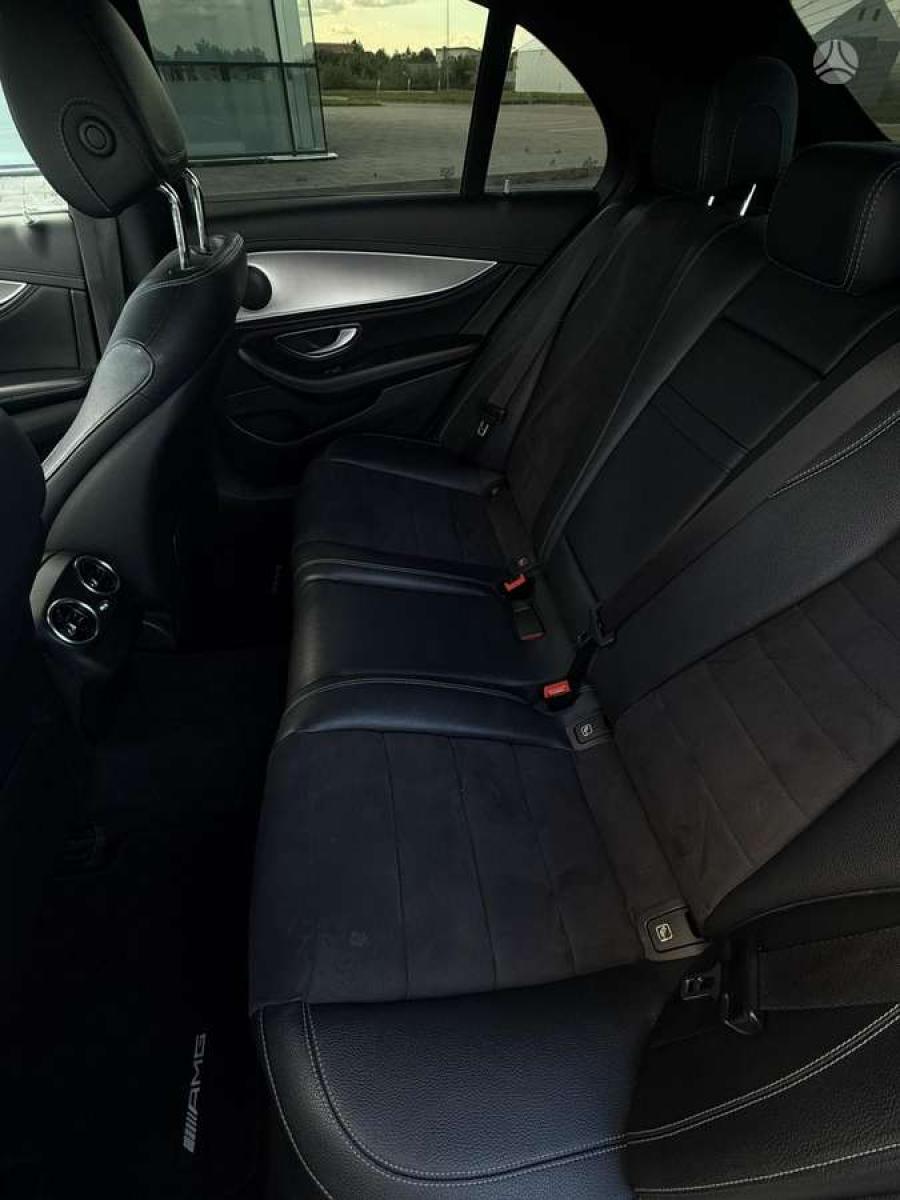 Pelēks Mercedes-Benz E 220 2016 Panevēža, ar dzinēja tilpumu 1.95 L un nobraukumu 418 tūkst. km par 14300 €, foto 10 vietnē AUTOMOTO.COM.LV