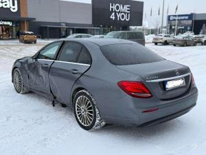 Grey Mercedes-Benz E 220 2017 in Siauliai, with an engine capacity of 2.14 L and mileage of 264 thousand km for 8800 €, photo 4 on AUTOMOTO.COM.LV