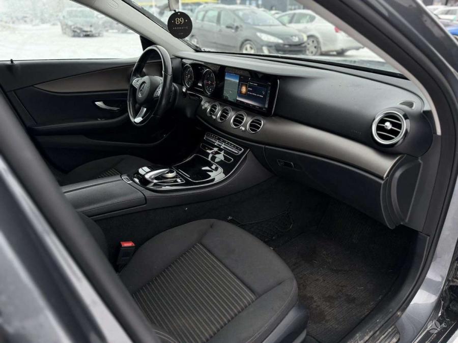 Grey Mercedes-Benz E 220 2017 in Siauliai, with an engine capacity of 2.14 L and mileage of 264 thousand km for 8800 €, photo 6 on AUTOMOTO.COM.LV