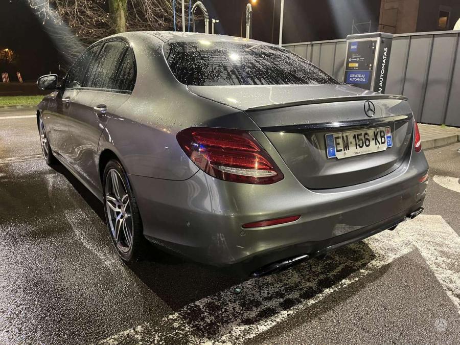 Grey Mercedes-Benz E 220 2017 in Taurage, with an engine capacity of 1.95 L and mileage of 280 thousand km for 12700 €, photo 5 on AUTOMOTO.COM.LV
