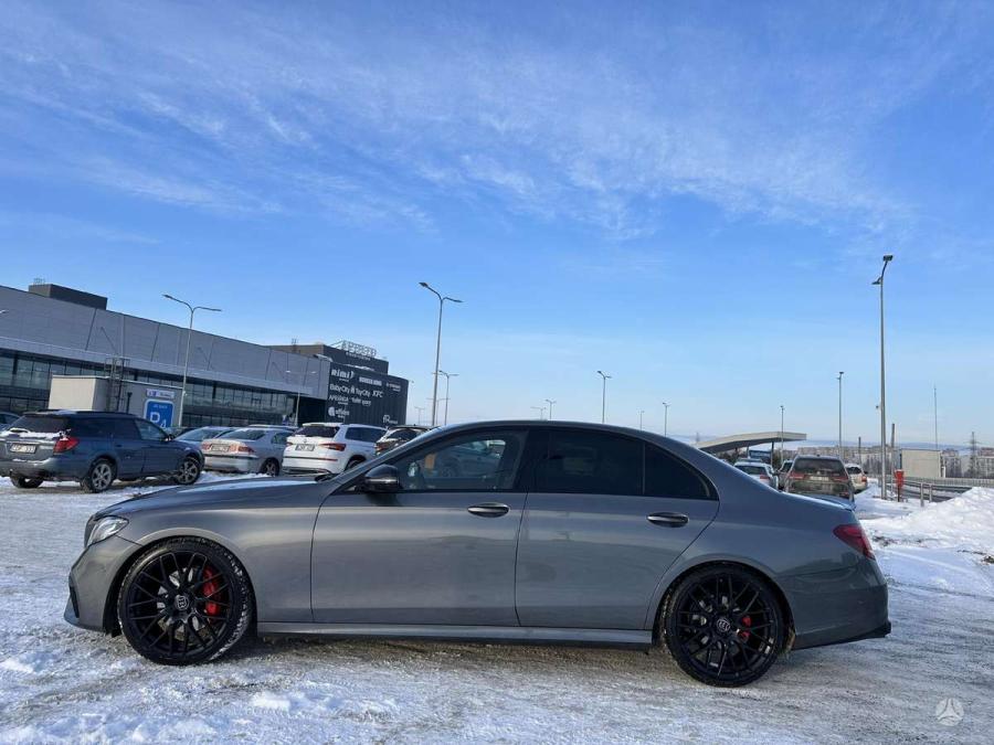 Grey Mercedes-Benz E 220 2017 in Vilnius, with an engine capacity of 1.95 L and mileage of 260 thousand km for 24900 €, photo 4 on AUTOMOTO.COM.LV