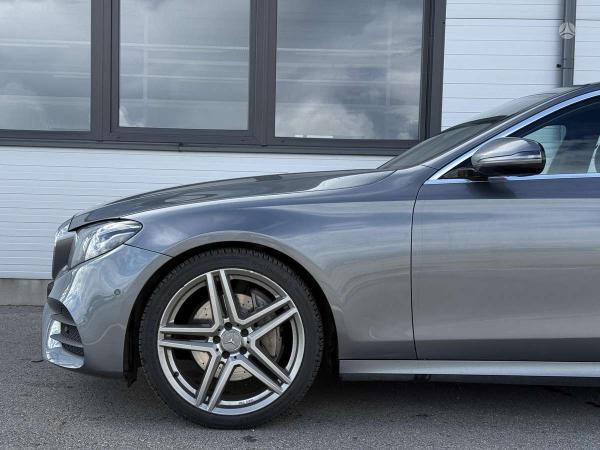 Grey Mercedes-Benz E 220 2017 in Vilnius, with an engine capacity of 1.95 L and mileage of 266 thousand km for 17600 €, photo 4 on AUTOMOTO.COM.LV
