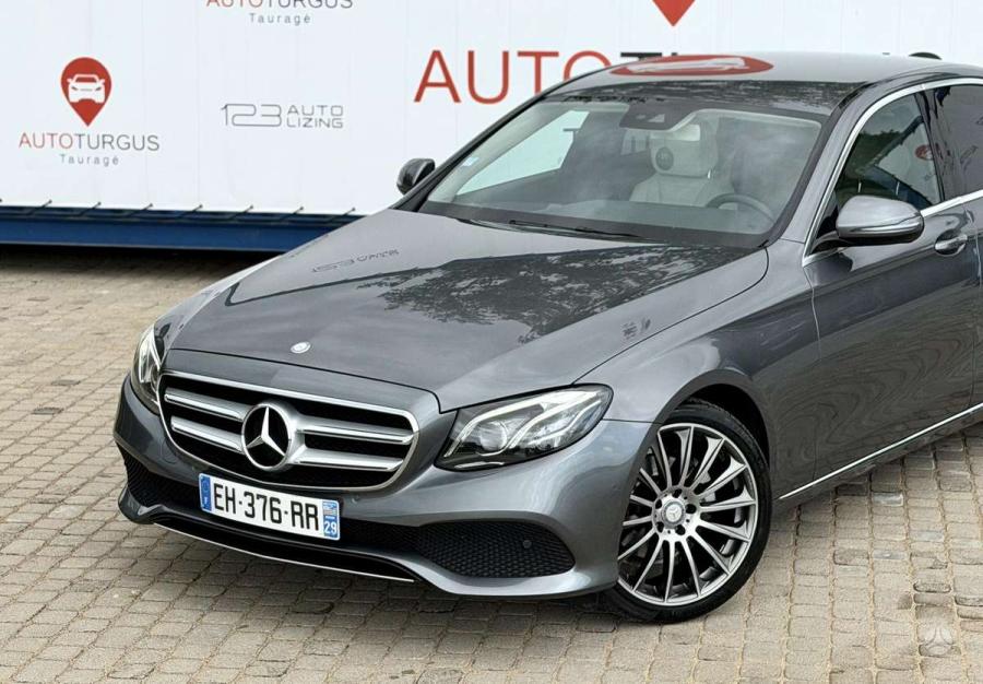 Grey Mercedes-Benz E 220 2017 in Taurage, with an engine capacity of 1.95 L and mileage of 169 thousand km for 18800 €, photo 3 on AUTOMOTO.COM.LV