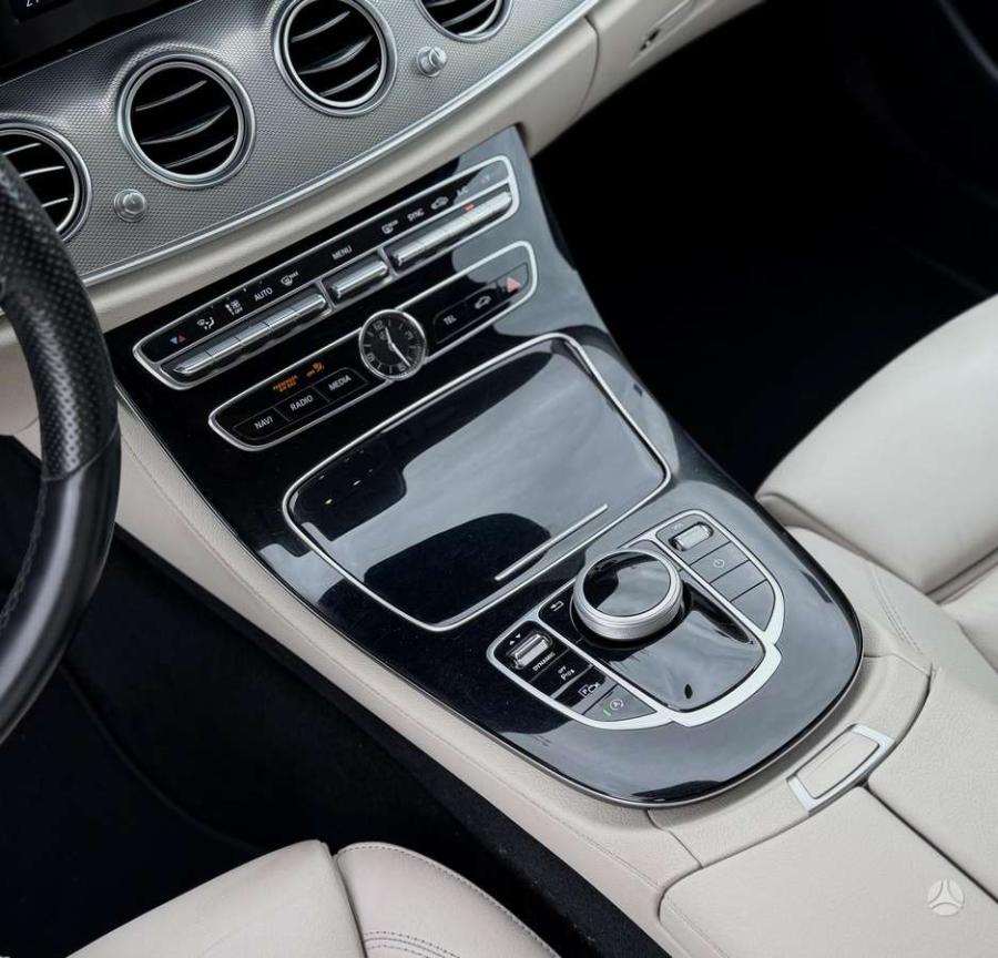 Grey Mercedes-Benz E 220 2017 in Taurage, with an engine capacity of 1.95 L and mileage of 169 thousand km for 18800 €, photo 53 on AUTOMOTO.COM.LV