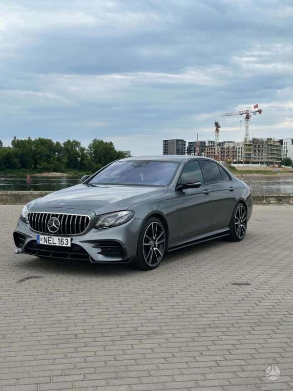 Серый Мерседес E 220 2017 в Каунас, объемом двигателя 1.95 л и пробегом 228 тыс. км за 22999 €, фото 1 на AUTOMOTO.COM.LV