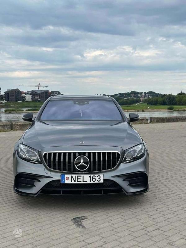 Серый Мерседес E 220 2017 в Каунас, объемом двигателя 1.95 л и пробегом 228 тыс. км за 22999 €, фото 2 на AUTOMOTO.COM.LV