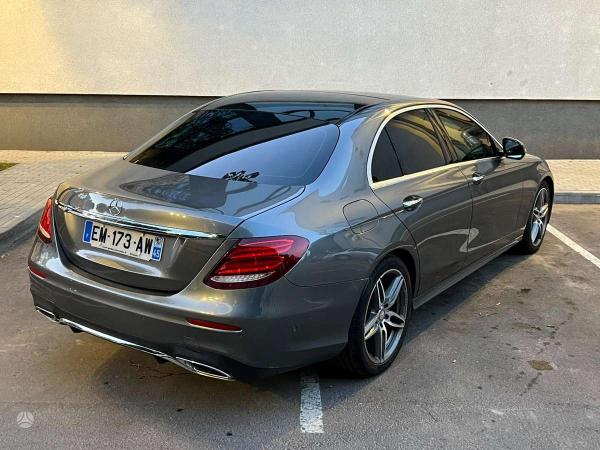 Pelēks Mercedes-Benz E 220 2017 Kauņa, ar dzinēja tilpumu 1.95 L un nobraukumu 248 tūkst. km par 16250 €, foto 4 vietnē AUTOMOTO.COM.LV