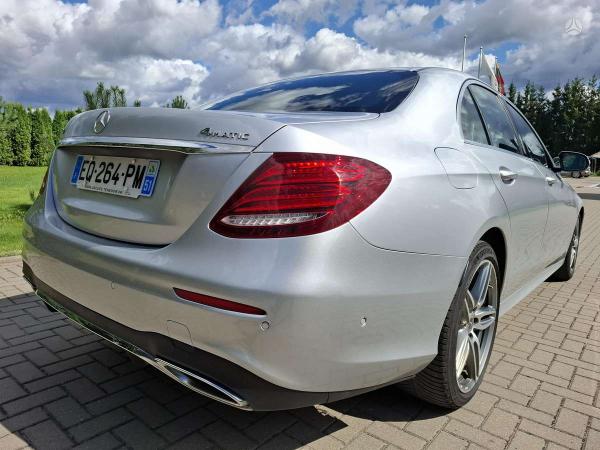 Pelēks Mercedes-Benz E 220 2017 Kauņa, ar dzinēja tilpumu 1.95 L un nobraukumu 377 tūkst. km par 16500 €, foto 3 vietnē AUTOMOTO.COM.LV