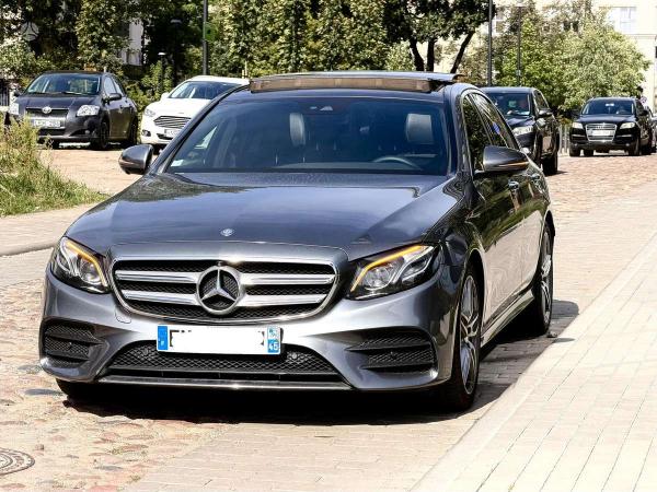 Pelēks Mercedes-Benz E 220 2017 Viļņa, ar dzinēja tilpumu 2.14 L un nobraukumu 260 tūkst. km par 16350 €, foto 1 vietnē AUTOMOTO.COM.LV