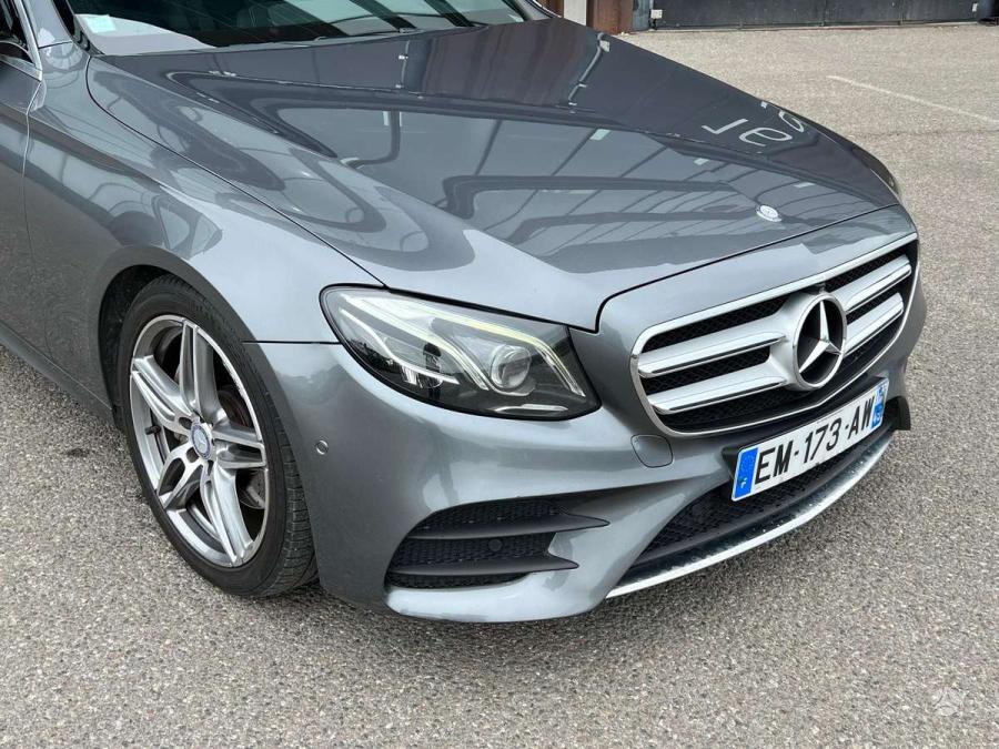 Серый Мерседес E 220 2017 в Вильнюс, объемом двигателя 2.14 л и пробегом 259 тыс. км за 14990 €, фото 1 на AUTOMOTO.COM.LV