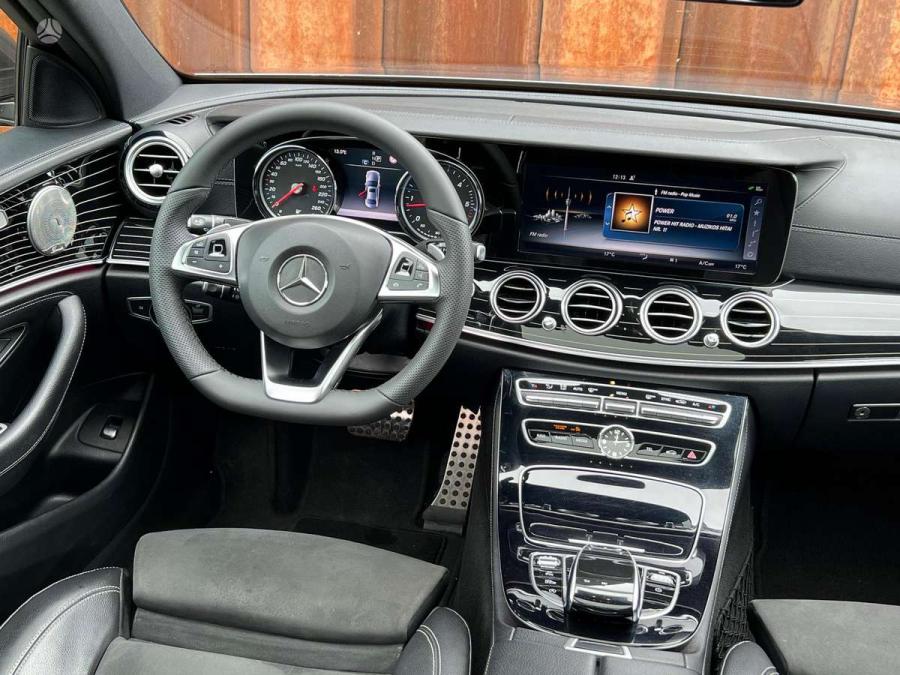 Серый Мерседес E 220 2017 в Вильнюс, объемом двигателя 2.14 л и пробегом 259 тыс. км за 14990 €, фото 18 на AUTOMOTO.COM.LV