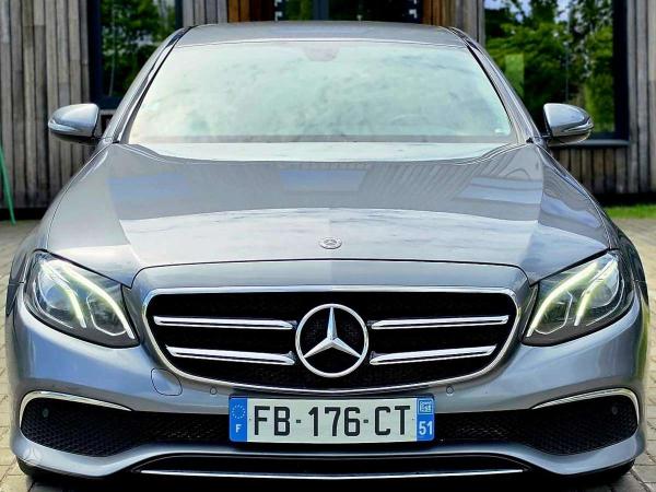 Pelēks Mercedes-Benz E 220 2018 Tauragė, ar dzinēja tilpumu 1.95 L un nobraukumu 318 tūkst. km par 12800 €, foto 1 vietnē AUTOMOTO.COM.LV