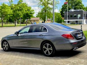 Pelēks Mercedes-Benz E 220 2018 Tauragė, ar dzinēja tilpumu 1.95 L un nobraukumu 318 tūkst. km par 12800 €, foto 6 vietnē AUTOMOTO.COM.LV