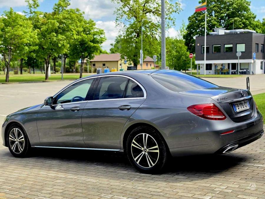 Pelēks Mercedes-Benz E 220 2018 Tauragė, ar dzinēja tilpumu 1.95 L un nobraukumu 318 tūkst. km par 12800 €, foto 6 vietnē AUTOMOTO.COM.LV