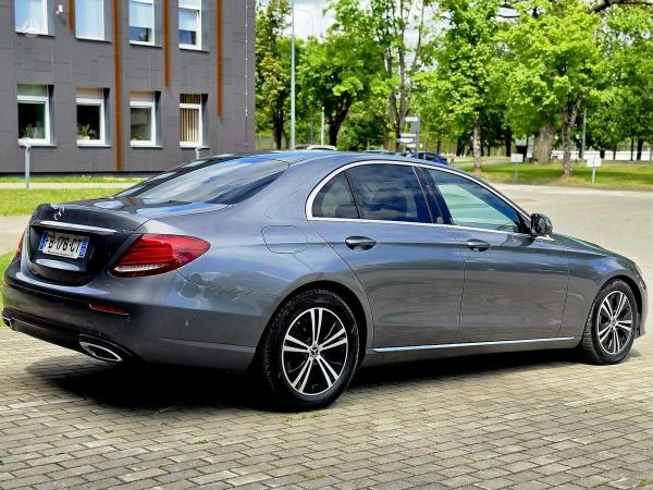 Серый Мерседес E 220 2018 в Таураге, объемом двигателя 1.95 л и пробегом 318 тыс. км за 12800 €, фото 7 на AUTOMOTO.COM.LV