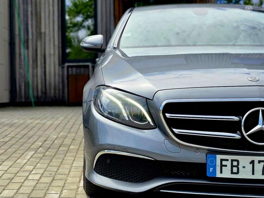 Pelēks Mercedes-Benz E 220 2018 Tauragė, ar dzinēja tilpumu 1.95 L un nobraukumu 318 tūkst. km par 12800 €, foto 10 vietnē AUTOMOTO.COM.LV