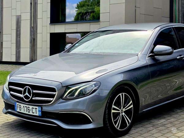 Серый Мерседес E 220 2018 в Таураге, объемом двигателя 1.95 л и пробегом 318 тыс. км за 12800 €, фото 10 на AUTOMOTO.COM.LV