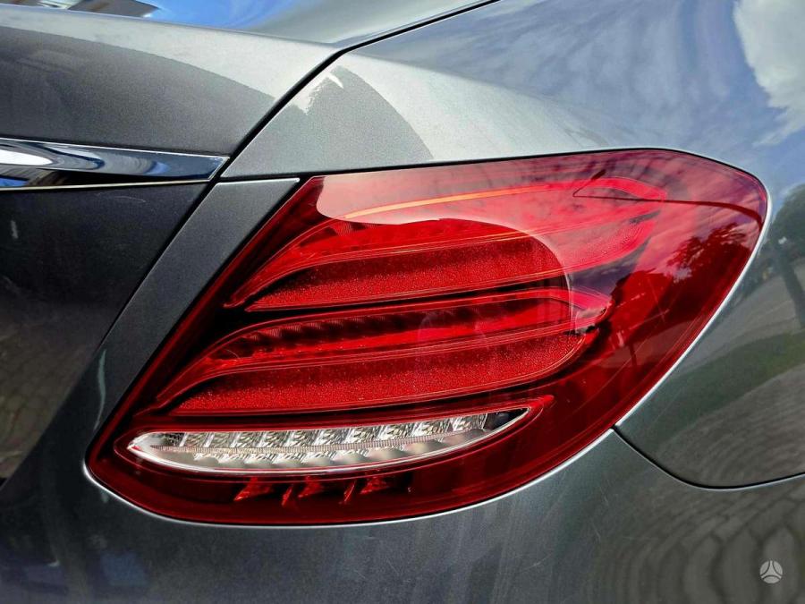 Pelēks Mercedes-Benz E 220 2018 Tauragė, ar dzinēja tilpumu 1.95 L un nobraukumu 318 tūkst. km par 12800 €, foto 14 vietnē AUTOMOTO.COM.LV