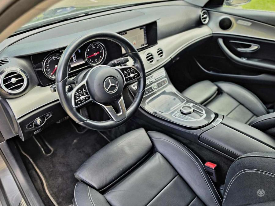 Pelēks Mercedes-Benz E 220 2018 Tauragė, ar dzinēja tilpumu 1.95 L un nobraukumu 318 tūkst. km par 12800 €, foto 17 vietnē AUTOMOTO.COM.LV