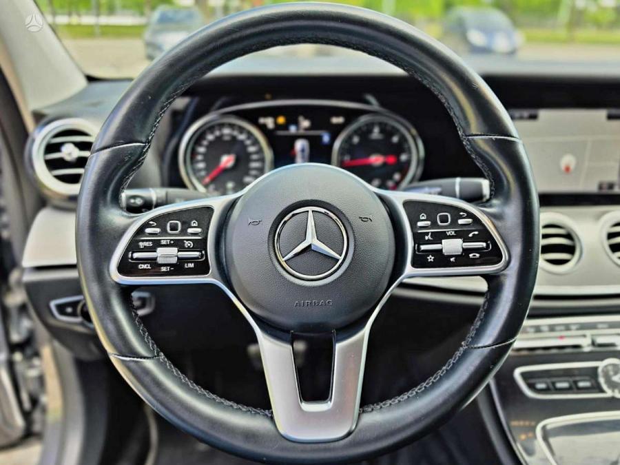 Pelēks Mercedes-Benz E 220 2018 Tauragė, ar dzinēja tilpumu 1.95 L un nobraukumu 318 tūkst. km par 12800 €, foto 18 vietnē AUTOMOTO.COM.LV