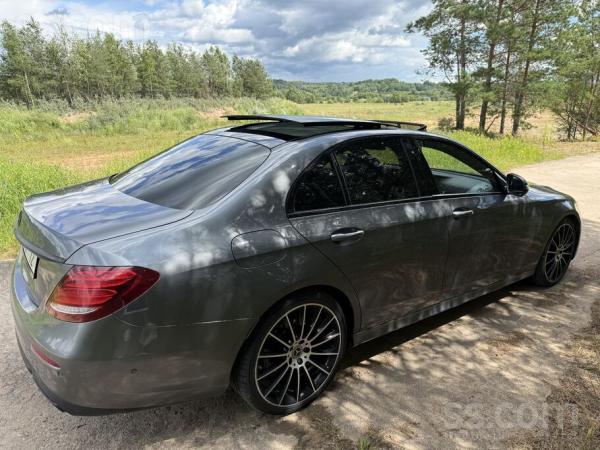 Grey Mercedes-Benz E 220 2018 in Daugavpils, with an engine capacity of 2.00 L and mileage of 210 thousand km for 24400 €, photo 5 on AUTOMOTO.COM.LV