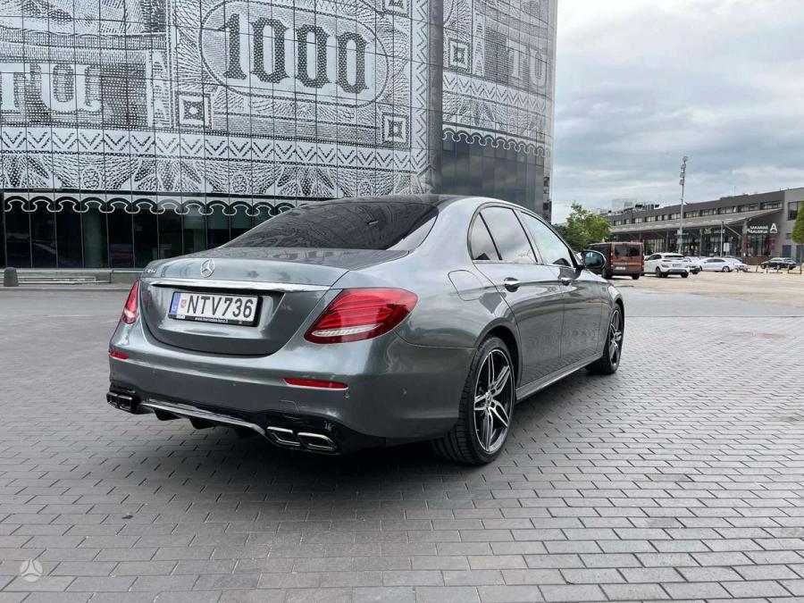 Pelēks Mercedes-Benz E 220 2018 Kauņa, ar dzinēja tilpumu 1.95 L un nobraukumu 262 tūkst. km par 22450 €, foto 3 vietnē AUTOMOTO.COM.LV