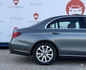 Серый Мерседес E 220 2018 в Таураге, объемом двигателя 1.95 л и пробегом 299 тыс. км за 14900 €, фото 16 на AUTOMOTO.COM.LV