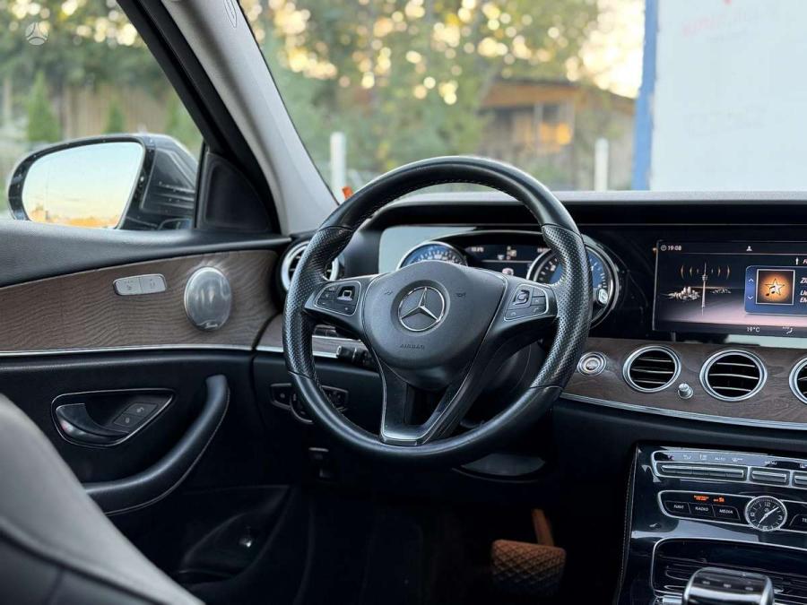 Серый Мерседес E 220 2018 в Таураге, объемом двигателя 1.95 л и пробегом 299 тыс. км за 14900 €, фото 48 на AUTOMOTO.COM.LV