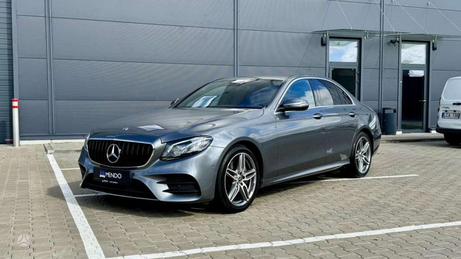 Серый Мерседес E 220 2018 в Вильнюс, объемом двигателя 1.95 л и пробегом 109 тыс. км за 24990 €, фото 1 на AUTOMOTO.COM.LV