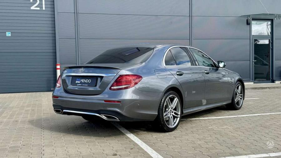 Серый Мерседес E 220 2018 в Вильнюс, объемом двигателя 1.95 л и пробегом 109 тыс. км за 24990 €, фото 3 на AUTOMOTO.COM.LV