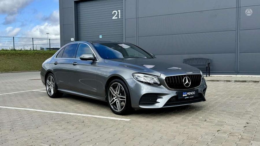 Серый Мерседес E 220 2018 в Вильнюс, объемом двигателя 1.95 л и пробегом 109 тыс. км за 24990 €, фото 4 на AUTOMOTO.COM.LV