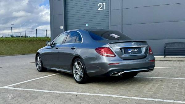Pelēks Mercedes-Benz E 220 2018 Viļņa, ar dzinēja tilpumu 1.95 L un nobraukumu 109 tūkst. km par 24990 €, foto 5 vietnē AUTOMOTO.COM.LV