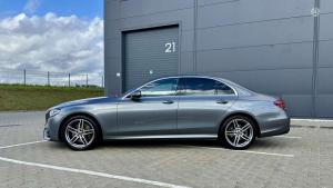 Серый Мерседес E 220 2018 в Вильнюс, объемом двигателя 1.95 л и пробегом 109 тыс. км за 24990 €, фото 7 на AUTOMOTO.COM.LV