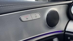 Серый Мерседес E 220 2018 в Вильнюс, объемом двигателя 1.95 л и пробегом 109 тыс. км за 24990 €, фото 30 на AUTOMOTO.COM.LV