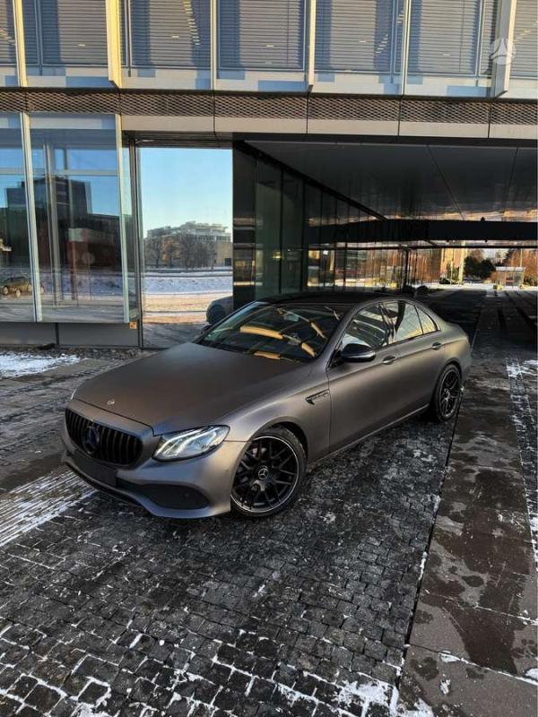 Grey Mercedes-Benz E 220 2019 in Vilnius, with an engine capacity of 1.95 L and mileage of 245 thousand km for 20800 €, photo 1 on AUTOMOTO.COM.LV