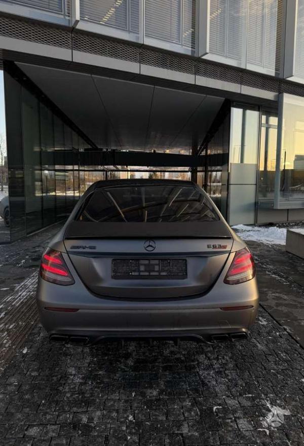 Grey Mercedes-Benz E 220 2019 in Vilnius, with an engine capacity of 1.95 L and mileage of 245 thousand km for 20800 €, photo 4 on AUTOMOTO.COM.LV