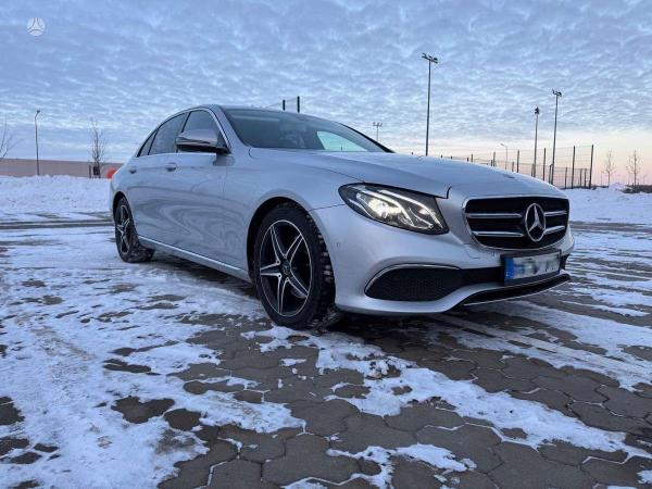 Pelēks Mercedes-Benz E 220 2019 Kauņa, ar dzinēja tilpumu 1.95 L un nobraukumu 138 tūkst. km par 24499 €, foto 1 vietnē AUTOMOTO.COM.LV
