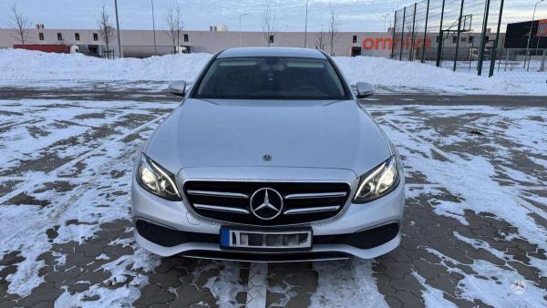 Pelēks Mercedes-Benz E 220 2019 Kauņa, ar dzinēja tilpumu 1.95 L un nobraukumu 138 tūkst. km par 24499 €, foto 2 vietnē AUTOMOTO.COM.LV