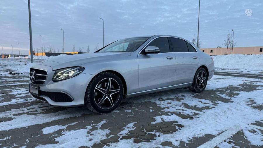 Pelēks Mercedes-Benz E 220 2019 Kauņa, ar dzinēja tilpumu 1.95 L un nobraukumu 138 tūkst. km par 24499 €, foto 4 vietnē AUTOMOTO.COM.LV