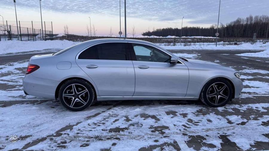 Pelēks Mercedes-Benz E 220 2019 Kauņa, ar dzinēja tilpumu 1.95 L un nobraukumu 138 tūkst. km par 24499 €, foto 5 vietnē AUTOMOTO.COM.LV