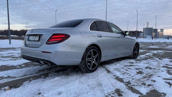Pelēks Mercedes-Benz E 220 2019 Kauņa, ar dzinēja tilpumu 1.95 L un nobraukumu 138 tūkst. km par 24499 €, foto 7 vietnē AUTOMOTO.COM.LV