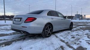 Pelēks Mercedes-Benz E 220 2019 Kauņa, ar dzinēja tilpumu 1.95 L un nobraukumu 138 tūkst. km par 24499 €, foto 7 vietnē AUTOMOTO.COM.LV