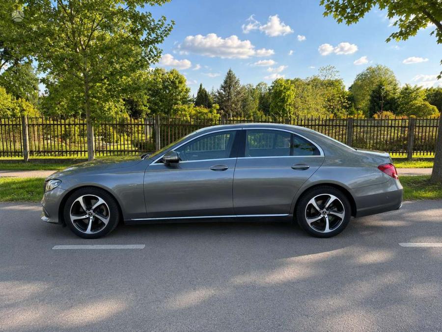 Pelēks Mercedes-Benz E 220 2019 Kauņa, ar dzinēja tilpumu 2.20 L un nobraukumu 171 tūkst. km par 19500 €, foto 3 vietnē AUTOMOTO.COM.LV