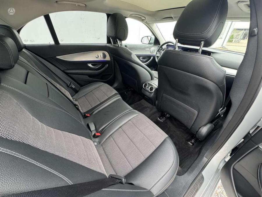 Pelēks Mercedes-Benz E 220 2019 Tauragė, ar dzinēja tilpumu 2.00 L un nobraukumu 400 tūkst. km par 14500 €, foto 12 vietnē AUTOMOTO.COM.LV