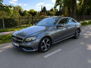 Pelēks Mercedes-Benz E 220 2019 Kauņa, ar dzinēja tilpumu 2.20 L un nobraukumu 171 tūkst. km par 19100 €, foto  vietnē AUTOMOTO.COM.LV