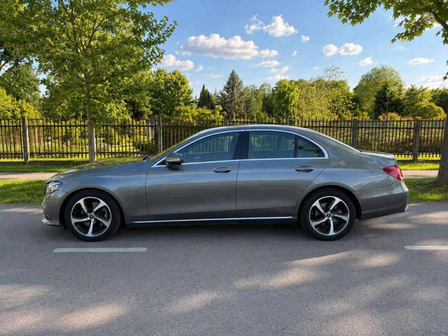 Pelēks Mercedes-Benz E 220 2019 Kauņa, ar dzinēja tilpumu 2.20 L un nobraukumu 171 tūkst. km par 19100 €, foto 3 vietnē AUTOMOTO.COM.LV