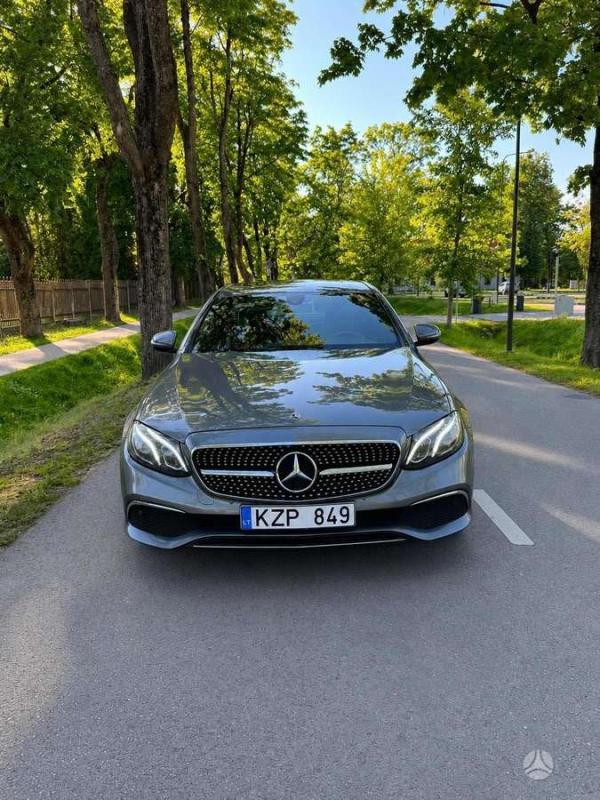 Grey Mercedes-Benz E 220 2019 in Kaunas, with an engine capacity of 2.20 L and mileage of 171 thousand km for 19100 €, photo 3 on AUTOMOTO.COM.LV