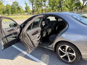 Pelēks Mercedes-Benz E 220 2019 Kauņa, ar dzinēja tilpumu 2.20 L un nobraukumu 171 tūkst. km par 19100 €, foto 6 vietnē AUTOMOTO.COM.LV